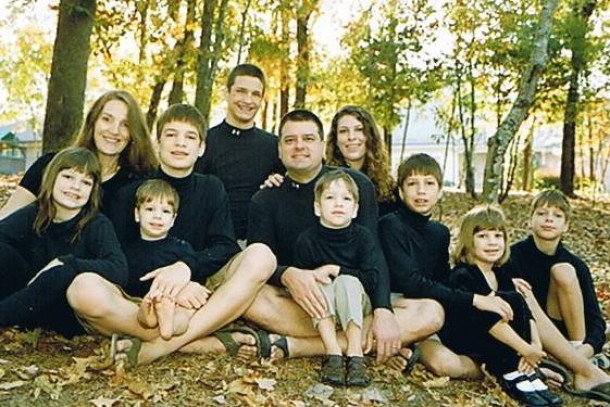 How to Take Family Portraits You'll Be Proud Of - Flanders Family Home Life